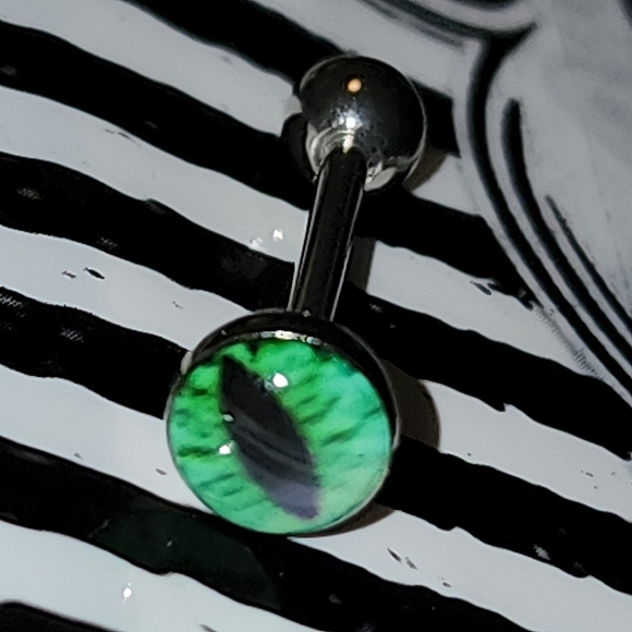 Hot Topic | Jewelry | 4g Cat Eye Tongue Ring | Poshmark